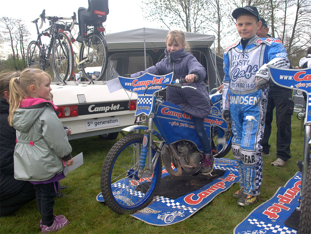 Motorsporten.dk - Speedway - Oliver ligger lunt i svinget